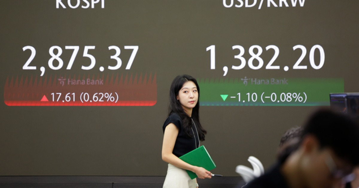 Kospi up 0.35% as investors scoop tech shares