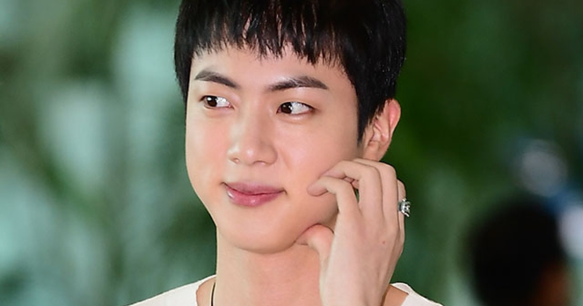 BTS 진 ‘여심저격 볼하트’ [MK포토]