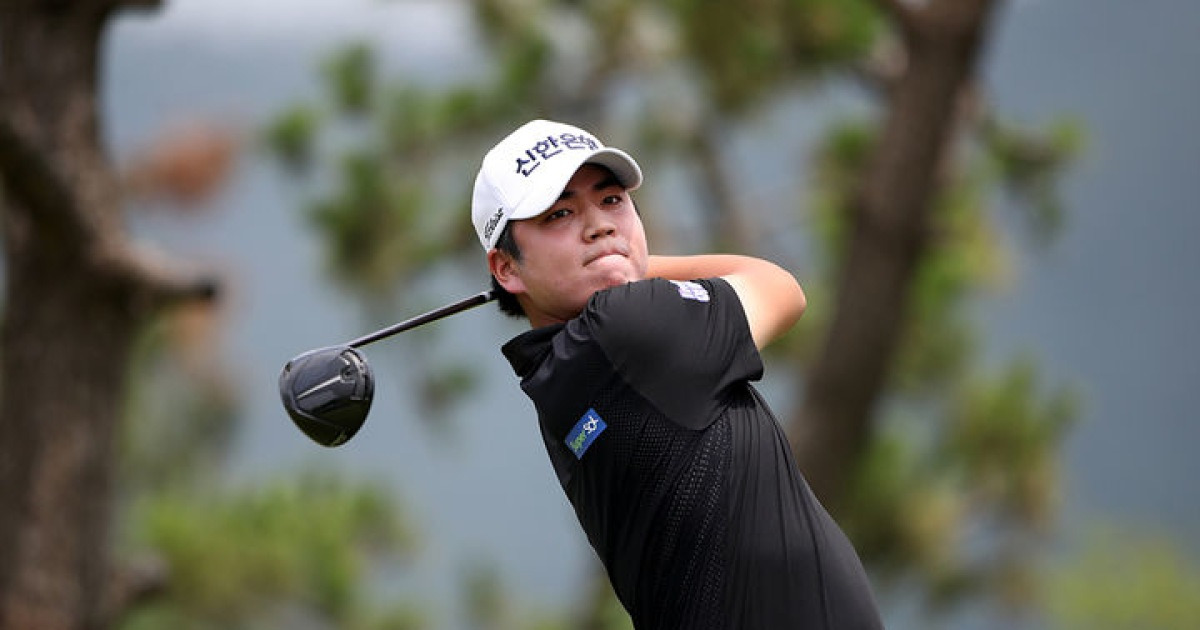 '2연패 도전' 장유빈, KPGA 군산CC 오픈 3R 단독 선두