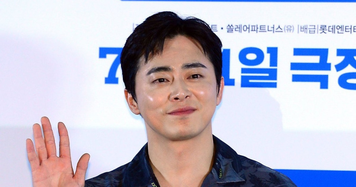 조정석, 훈남 손인사~