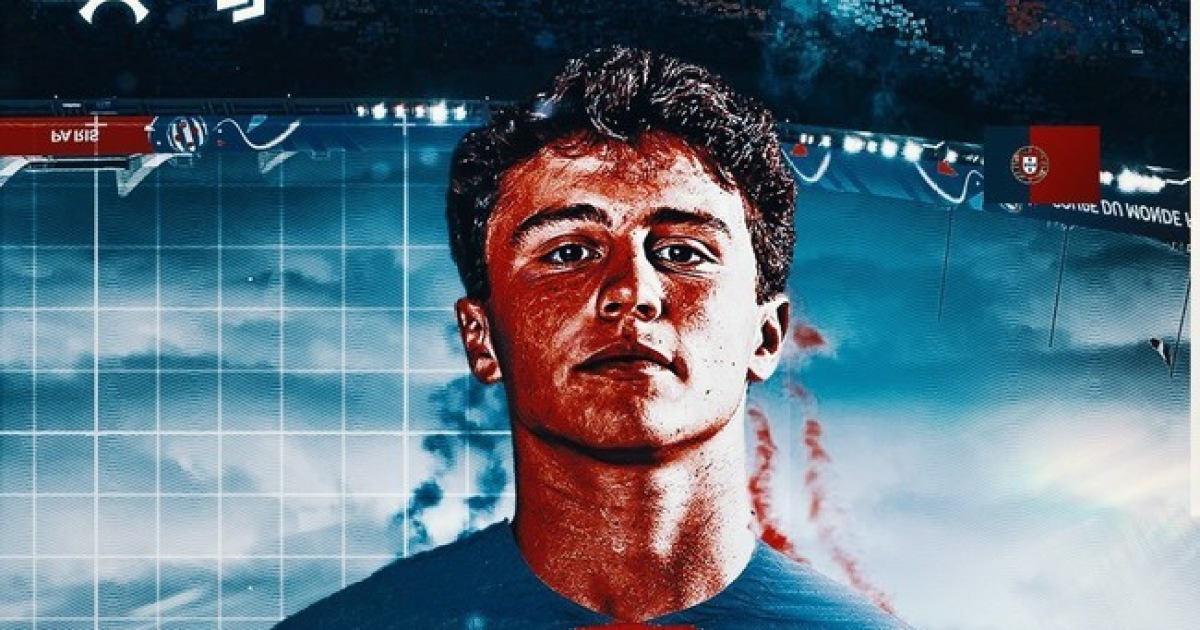 'PSG행 그린 라이트!' 04년생 천재 MF, 파리 유니폼 입을까..."벤피카와 협상 진행 중"