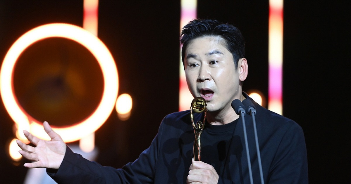 [제3회 BSA] 신동엽, 남자예능인상 "'SNL'은 내 아이덴티티"