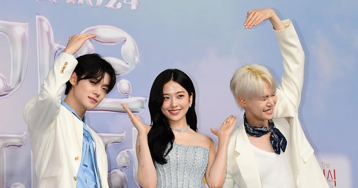 연준-안유진-도영, 가요대전 블루카펫 3MC[TEN포토]