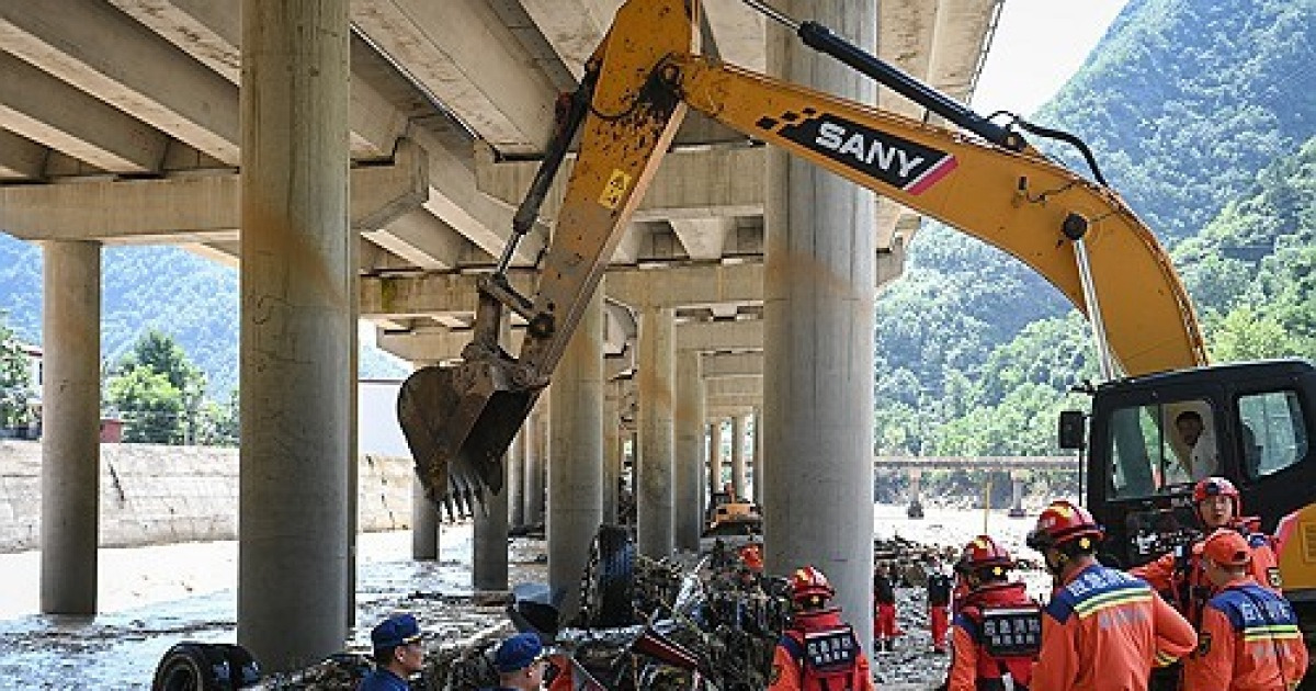 (SpotNews)CHINA-SHAANXI-ZHASHUI-BRIDGE COLLAPSE-RESCUE (CN)