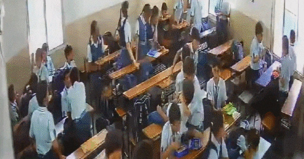 교실 벽면 순식간에 ‘와르르… 아찔했던 인도 학교 붕괴 순간