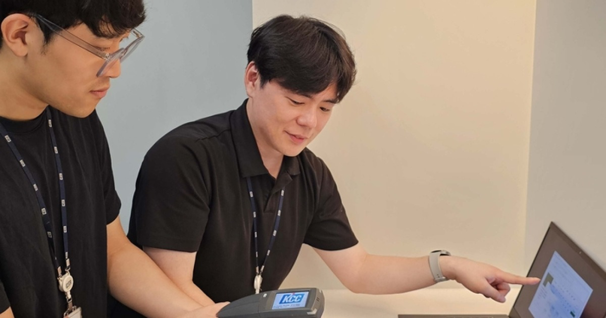 칠하지 않고도 색상 예측...KCC, AI 기반 무도장 조색시스템 개발