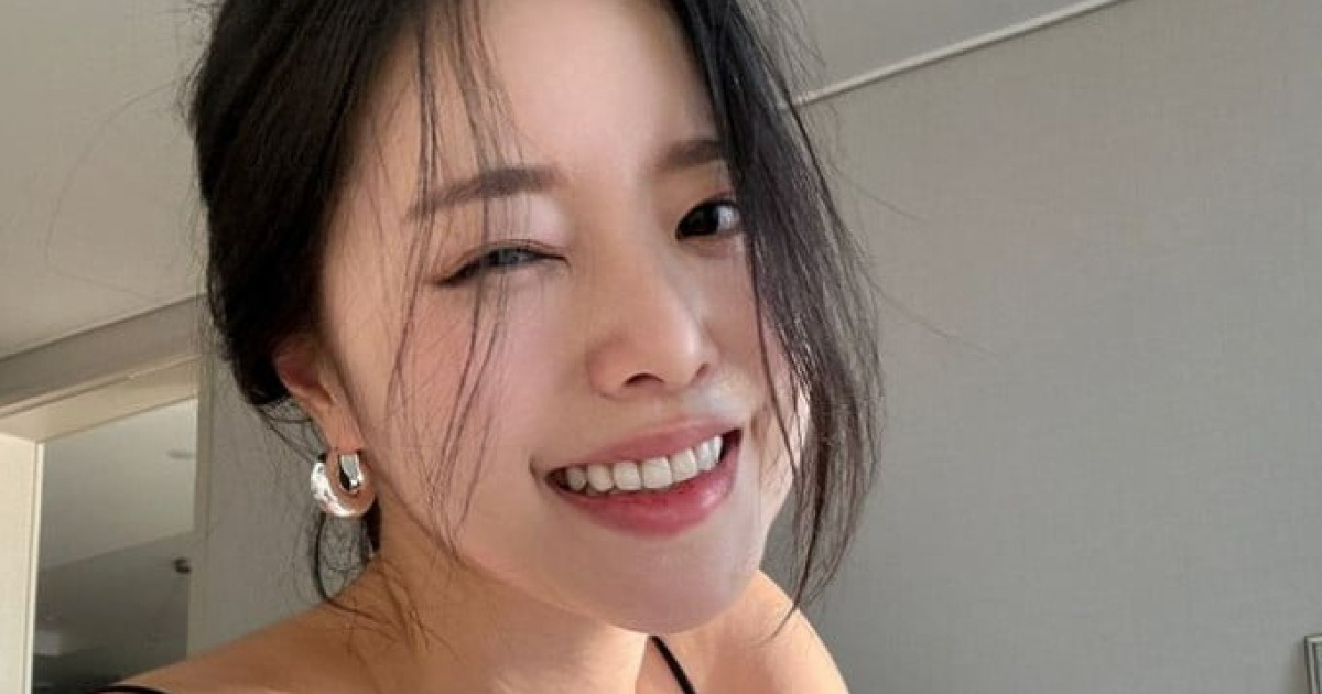 '42kg' 이솔이, 침대 위에서 하나만 걸친 채…'♥박성광' 보고 있나