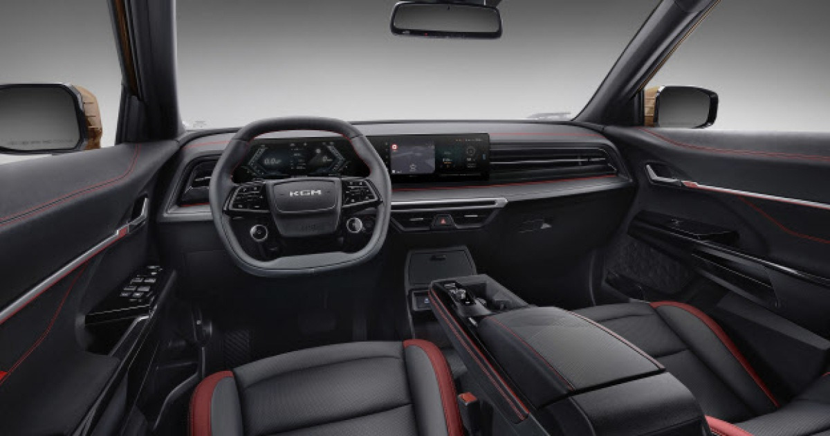 "확실히 넓고 고급스럽다"…'흥행 돌풍' KGM 액티언 내부 보니