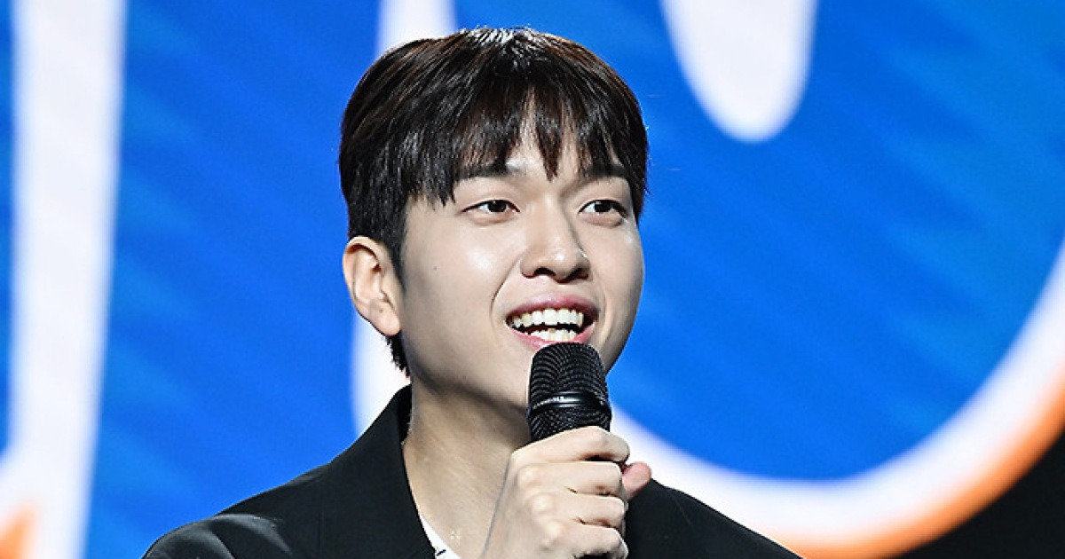 [mhn포토] 유재필 '디그니티 쇼케이스 MC!'