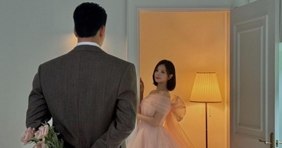 '연예계 은퇴' 소희, ♥15살 연상 예비남편과 웨딩 사진 공개