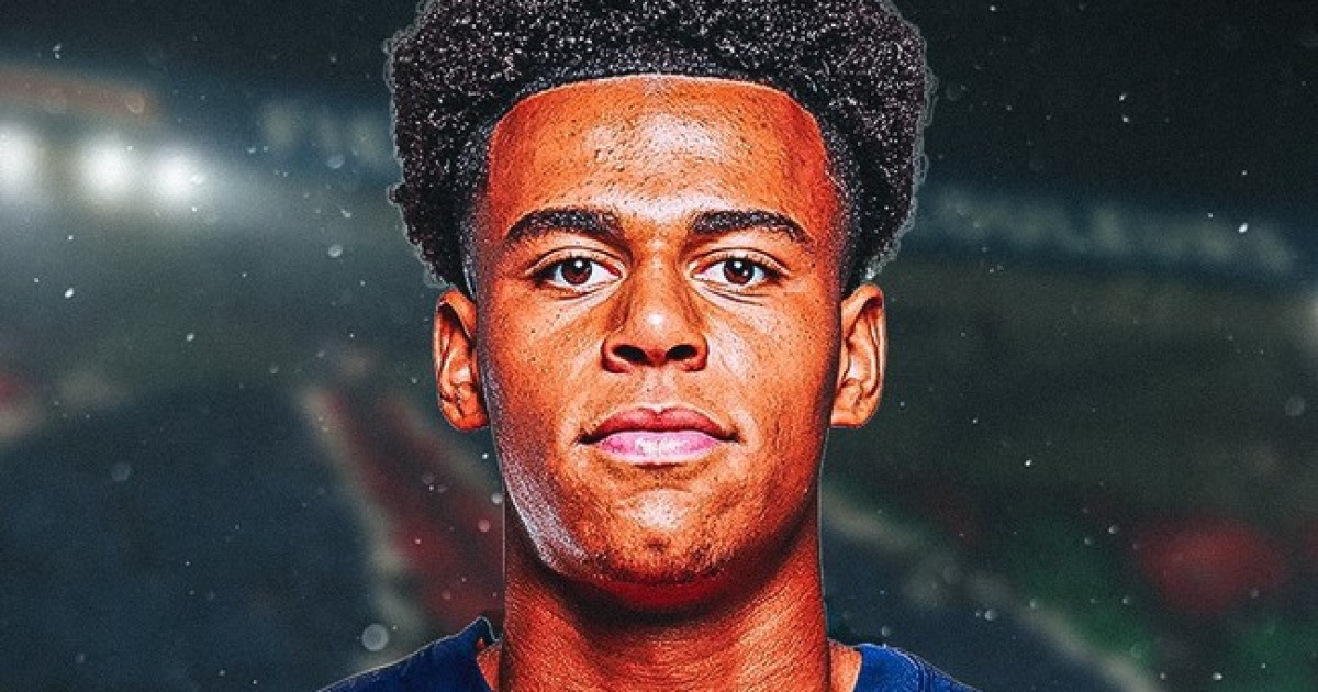 '사실상 진짜 이강인 경쟁자' PSG, 05년생 MF 영입 위해 900억 제시...뮌헨과 경쟁