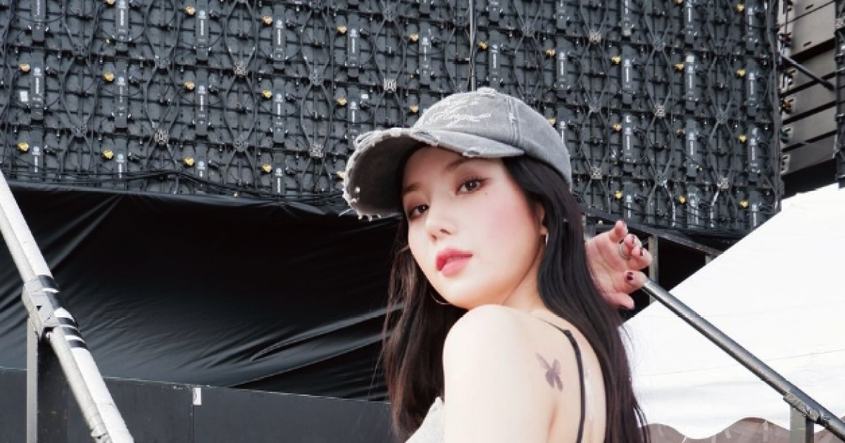 '24억 건물주' 권은비, Y2K+타투 패션으로 日 워터밤 접수 '핫걸 맞네' [MD★스타]