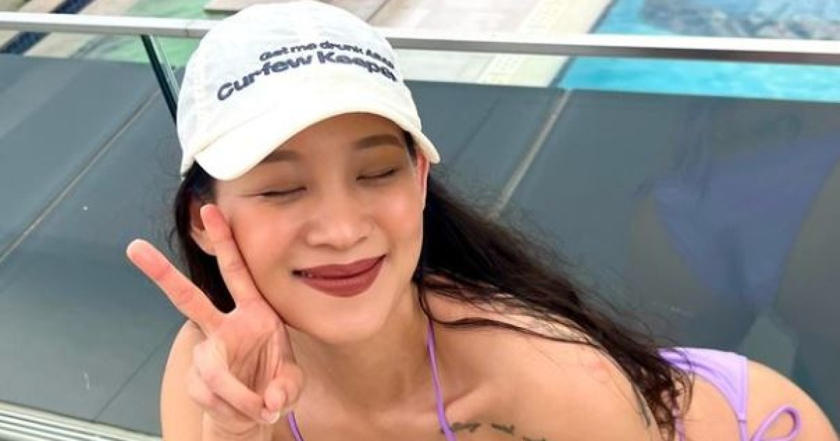 축구하더니 몸매가 나다 보라색 비키니 입고 아찔 볼륨감 과시