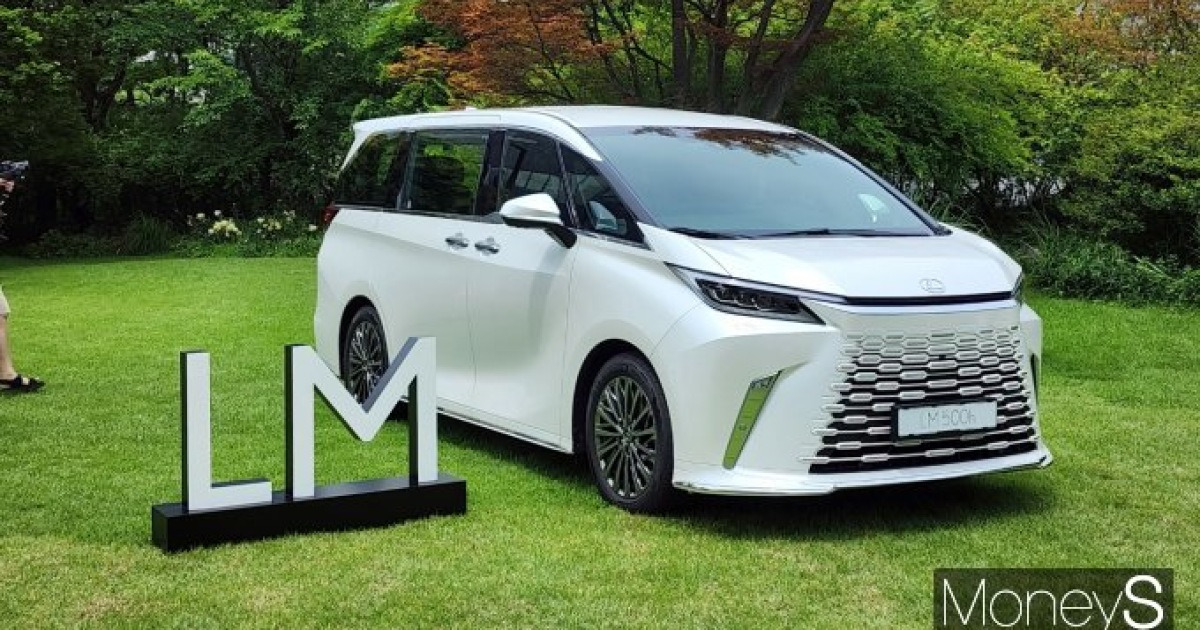 [시승기] "LM, 회장님들 반하겠네"…렉서스 플래그십 MPV