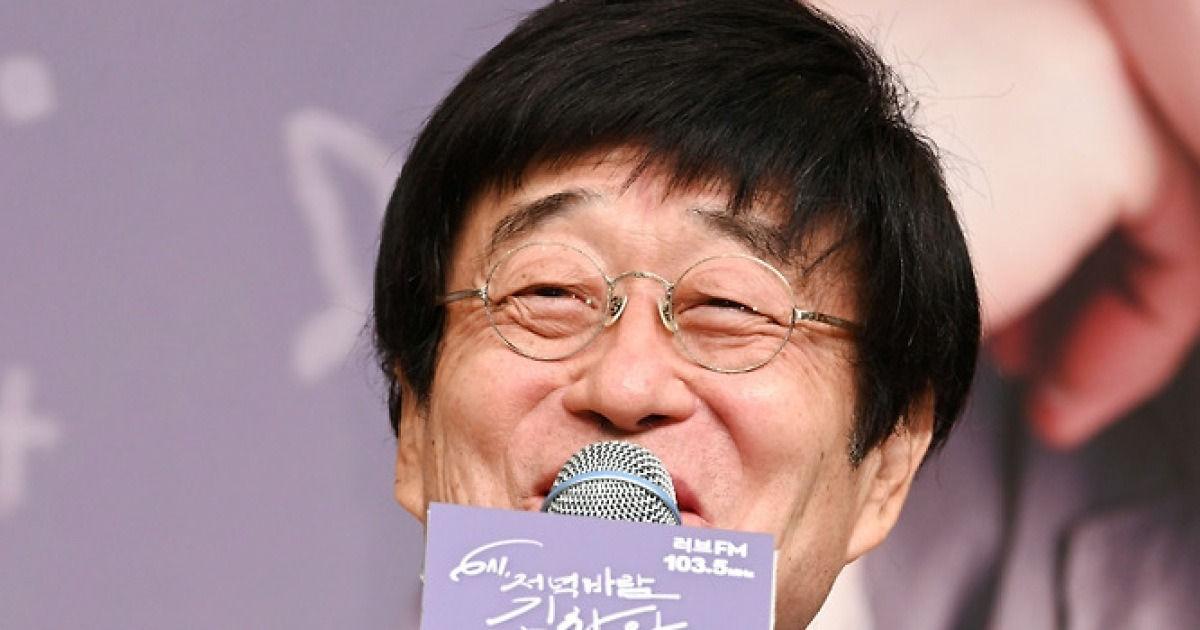 Veteran DJ Kim Chang-wan returns to radio