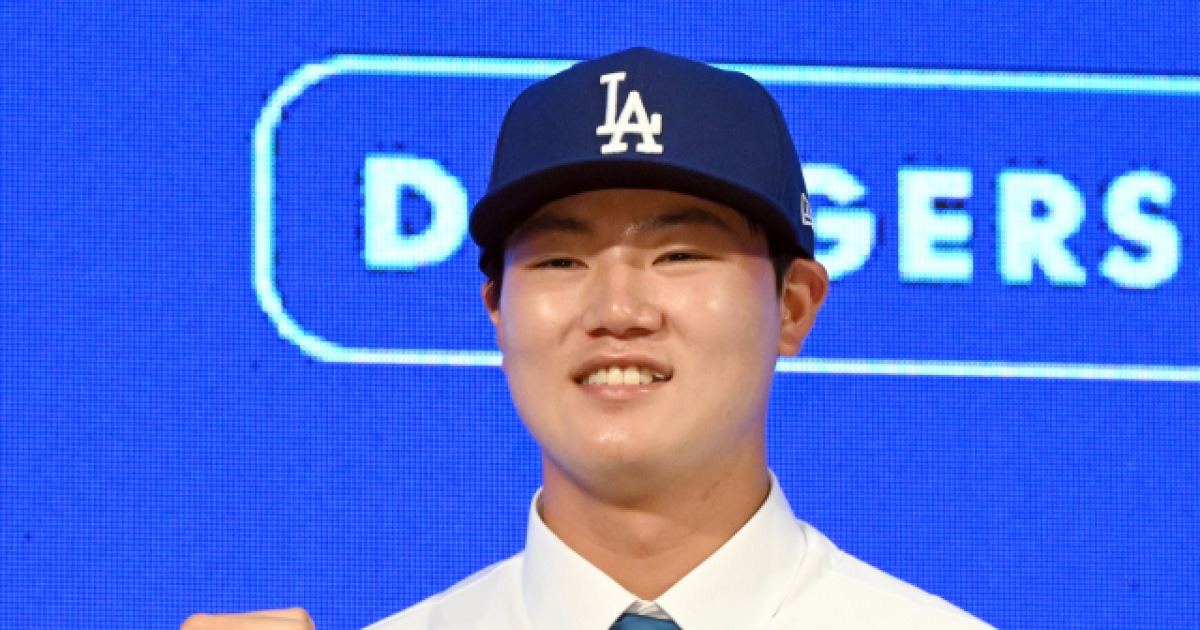 "괴물 우완, ML서 베일 벗을까?"…'KKKKKKKK' 한국산 158km 루키의 무력시위, 日 언론도 이례적 '스포트라이트'