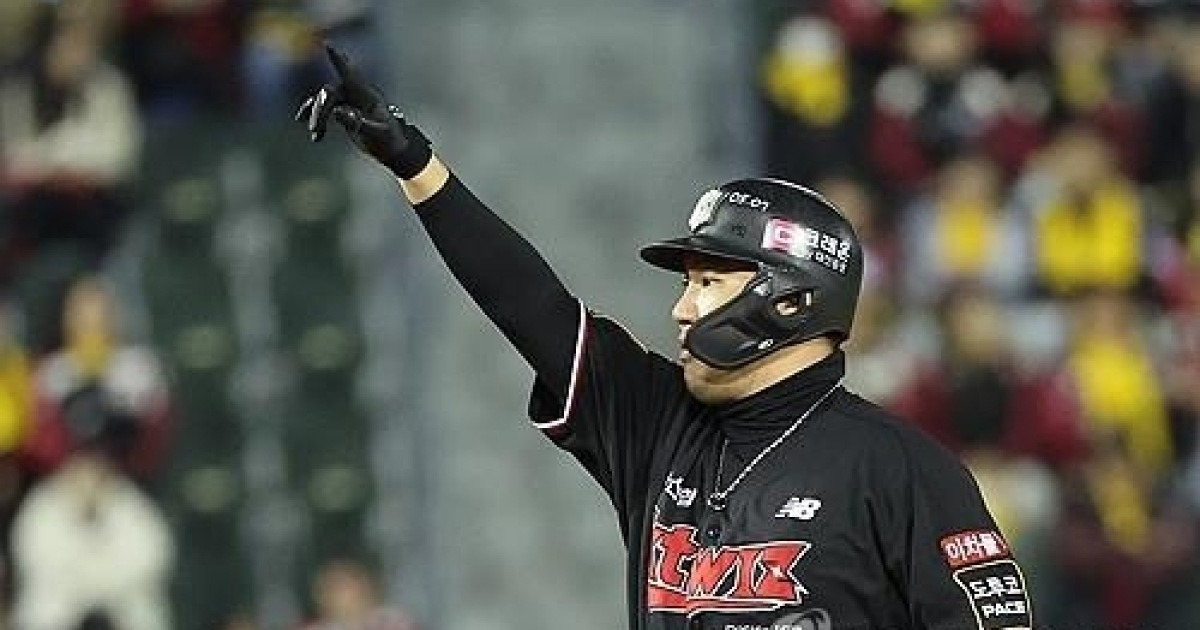 장성우 연장 10회초 솔로포…kt, NC 꺾고 3연패 탈출