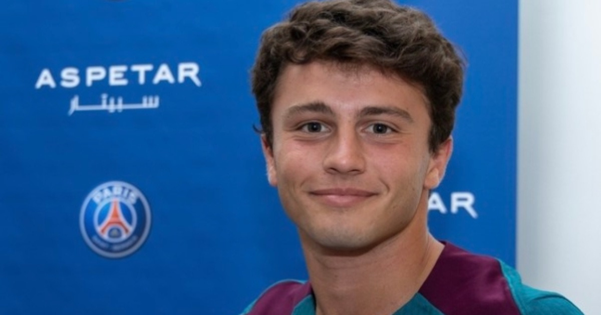 [오피셜] '천재 미드필더의 등장' PSG, 19세 MF위해 1038억+골든보이까지 내줬다→'구단의 미래 될 것'