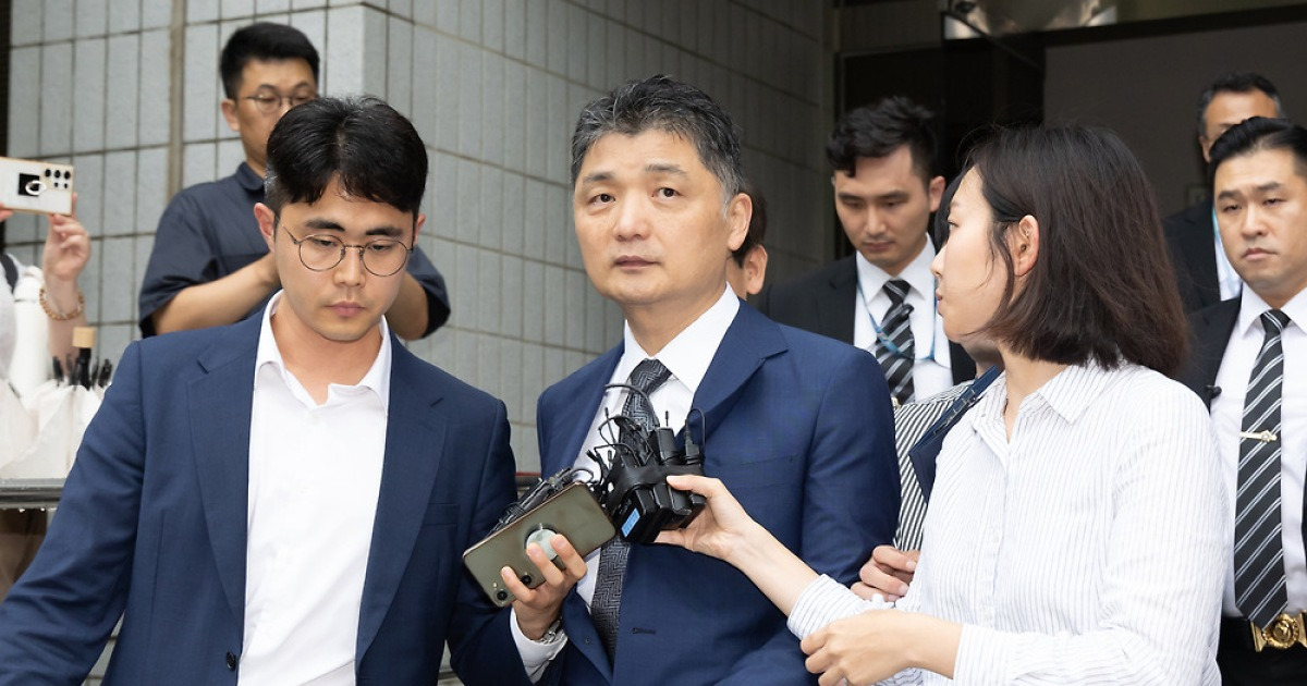 Kakao founder Kim Beom-su indicted for stock manipulation in SM Entertainment takeover
