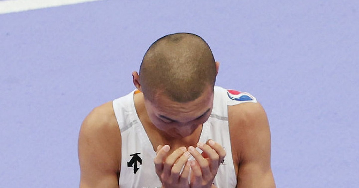 2m31 넘지 못하고 아쉬워하는 우상혁 [파리 2024]