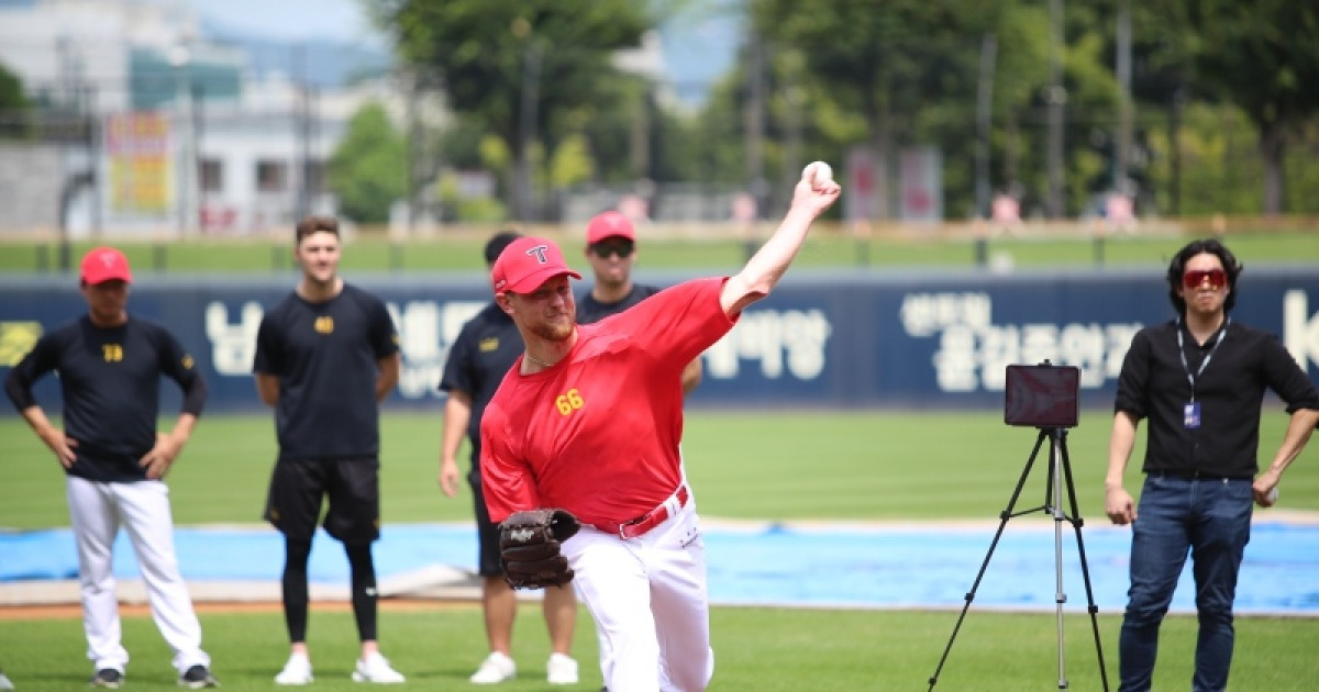 'ML 36승 투수' 드디어 KBO 데뷔전 치른다…이범호 감독 "8-90개는 던져야, 장단점 파악할 것" [광주 현장]