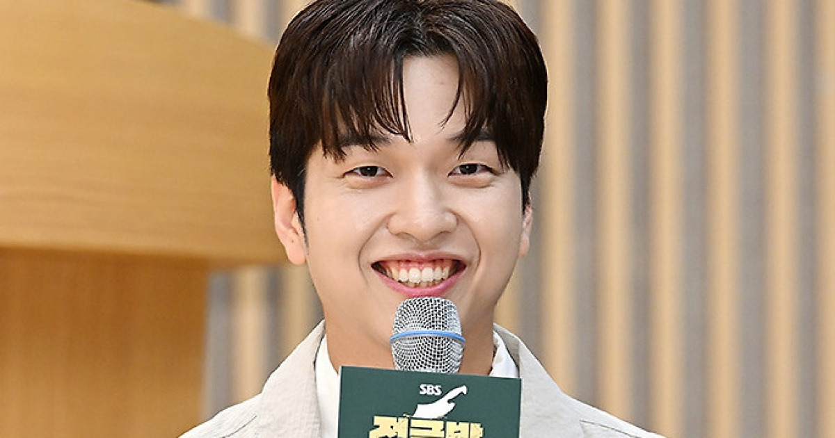 [mhn포토] 유재필 '느낌있게 정글밥 제작발표회 MC!'