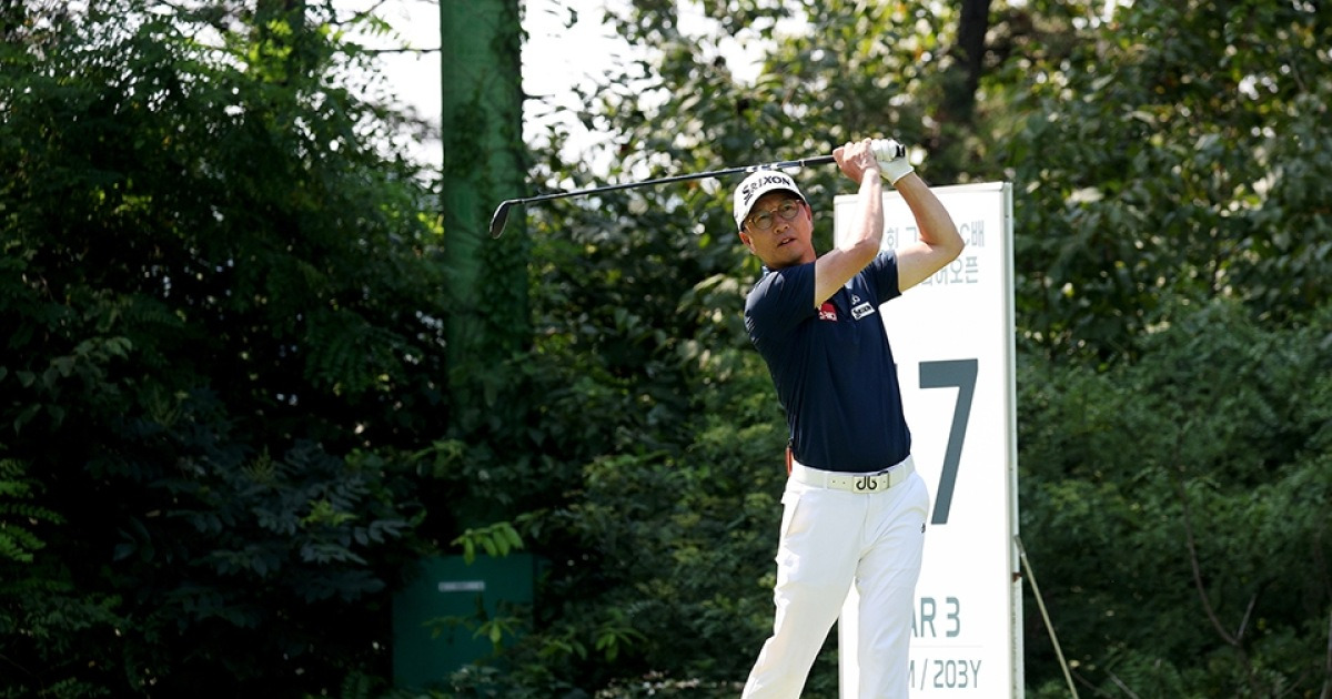 김경민, 그랜드CC배 KPGA시니어오픈 우승…2개 대회 연속 정상