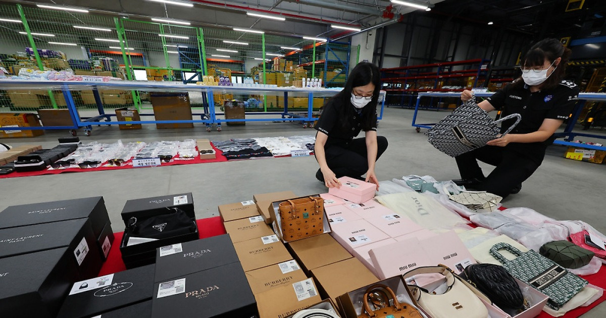 Most counterfeits seized by customs from China: report