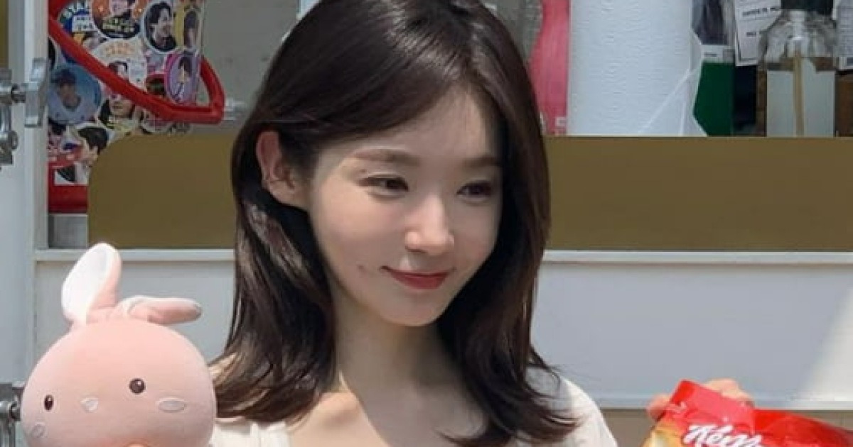 '167cm·48kg' 강민경, 살 쪽 빠지니 더 빛나는 미모…누가 인형이야