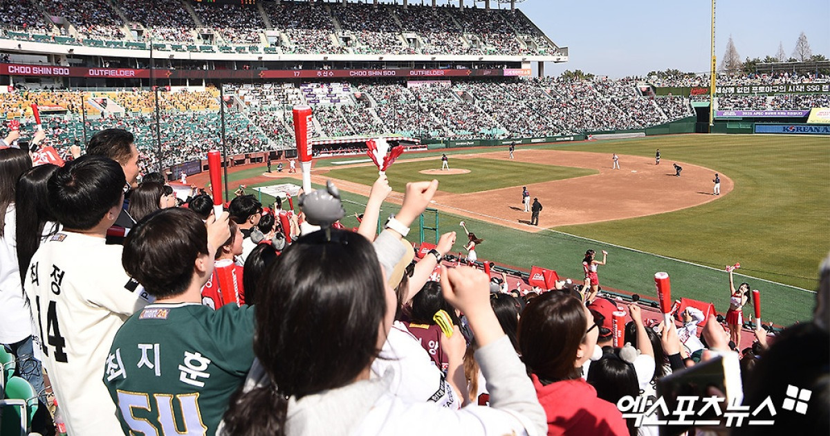 야구 인기가 이렇게 대단합니다…KBO 리그 '역대 최다 관중 신기록 달성', 840만7887명 이미 돌파