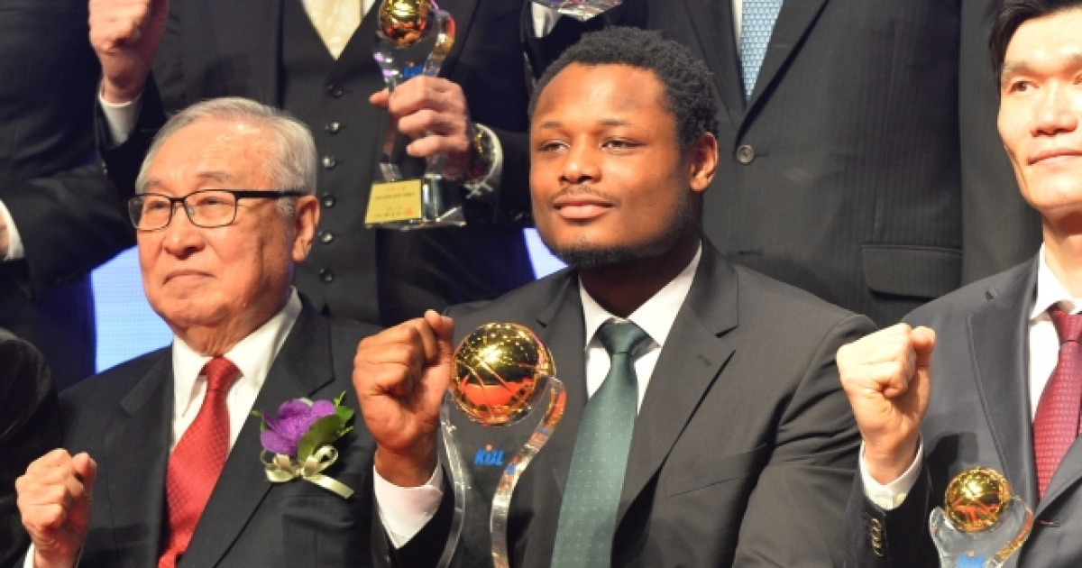 ‘MVP 출신’ 승리의 버튼, 7년 만에 KBL 복귀…KCC 합류