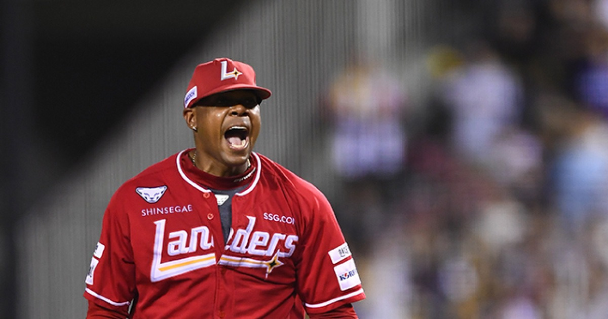 '엘리아스 7이닝 무실점' SSG, LG 꺾고 4연패 탈출