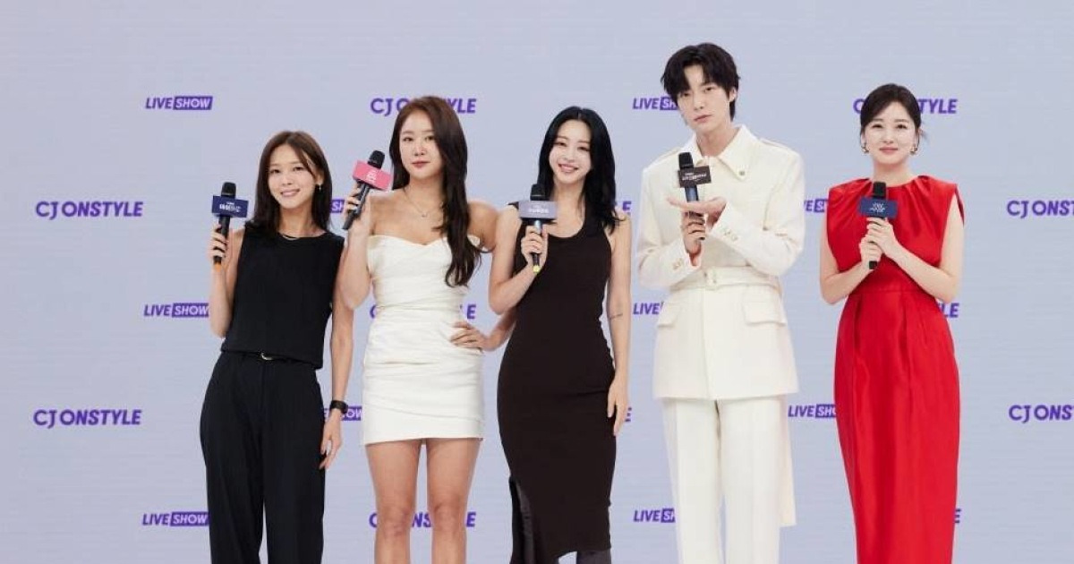 라방으로 물건 판다고…한예슬→안재현 대세 라이브 커머스 도전 엑s 현장 [종합]