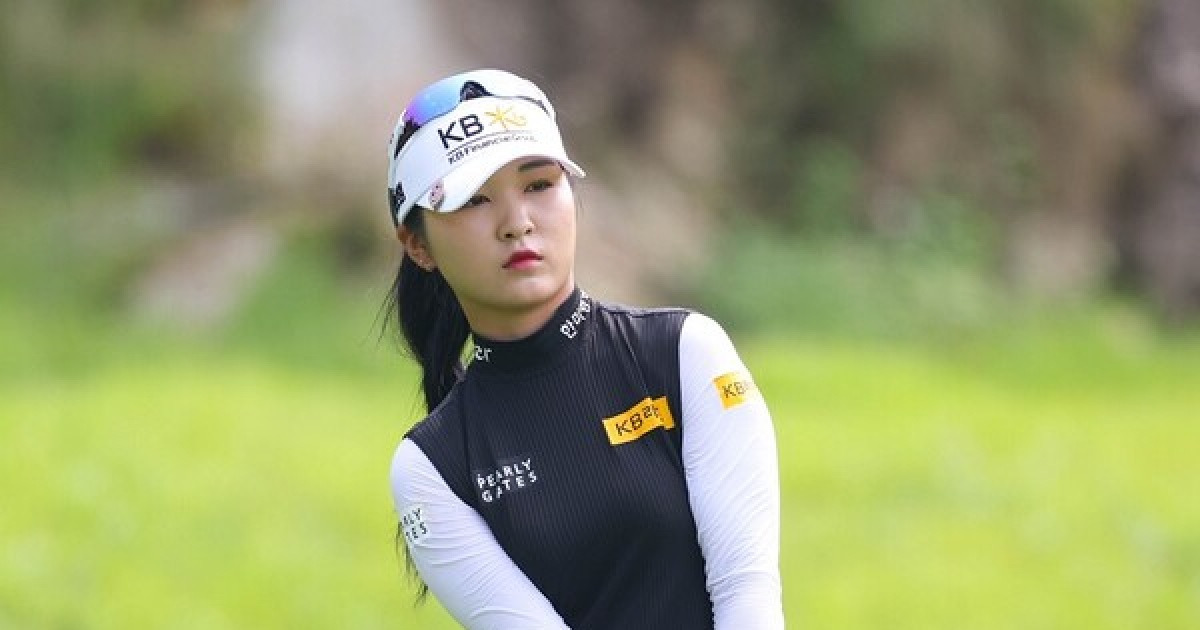 '시원한 샷이글' 이예원, 한화클래식 2R 단독1위 질주 [KLPGA 메이저]