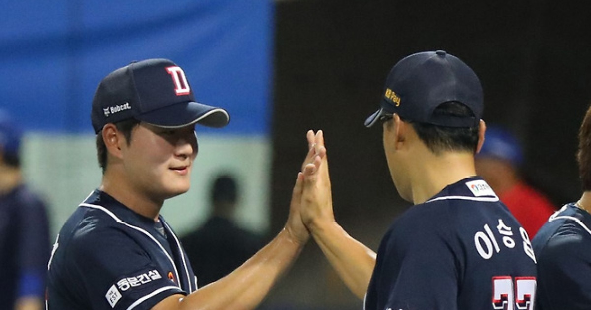 "더 이상 칭찬할 말이 없다" 19세 괴물, '단 한 걸음'이면 '43년 KBO 역사' 새로 쓴다... 'ERA 1.35' 한화전 출격 대기