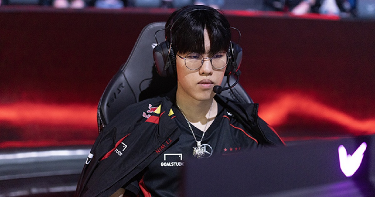 [LCK PO] 늪 전술 펼친 KT 한 번에 잡아낸 T1, 2R 진출 한 걸음 남겨