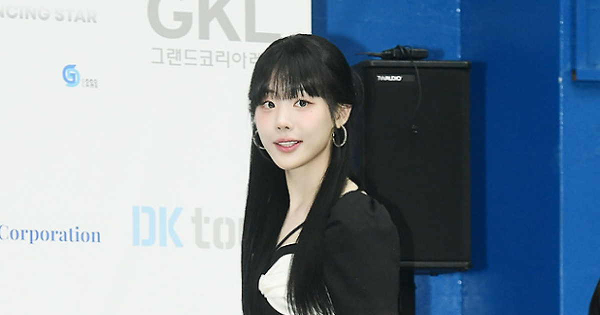 [TD포토] QWER 히나 '압도적인 다리 길이'