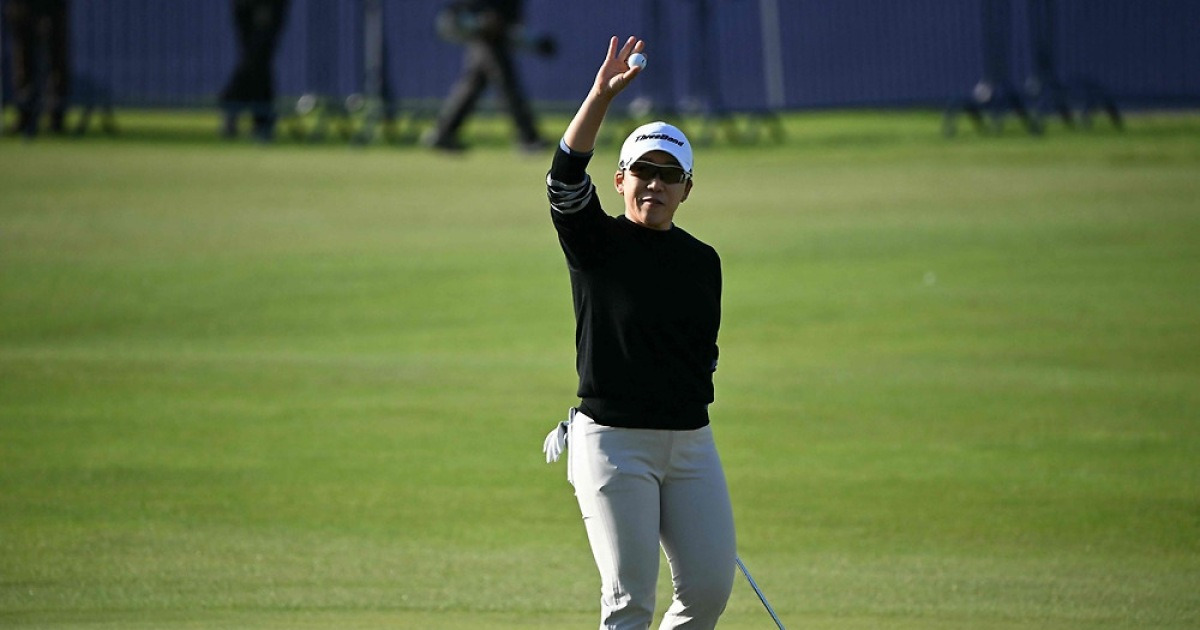 신지애, AIG 여자오픈 3R 선두 도약…12년 만에 우승 도전