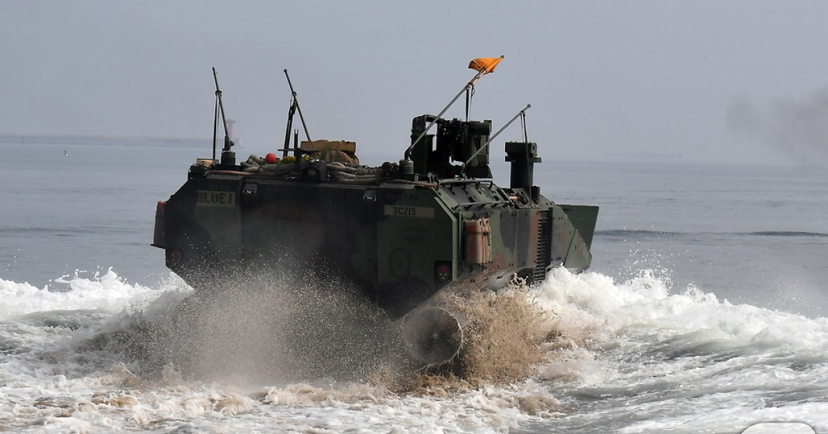 美해병대 ACV 파도를 가르며