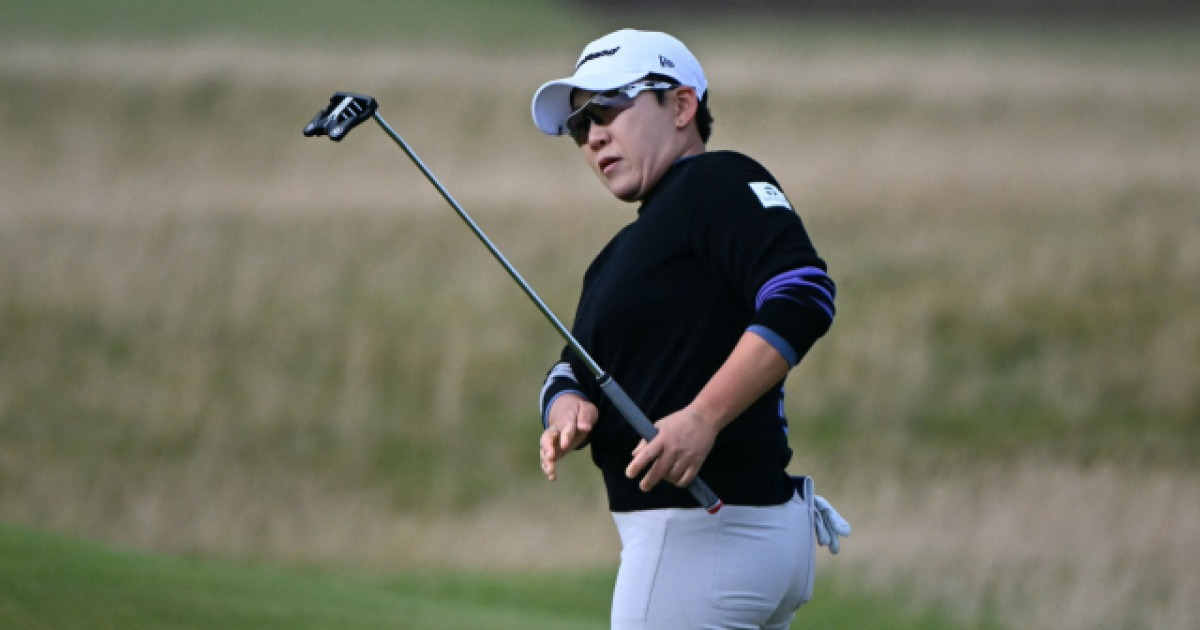 신지애, AIG 여자오픈 3R 단독 선두···12년 만에 정상 탈환 눈앞