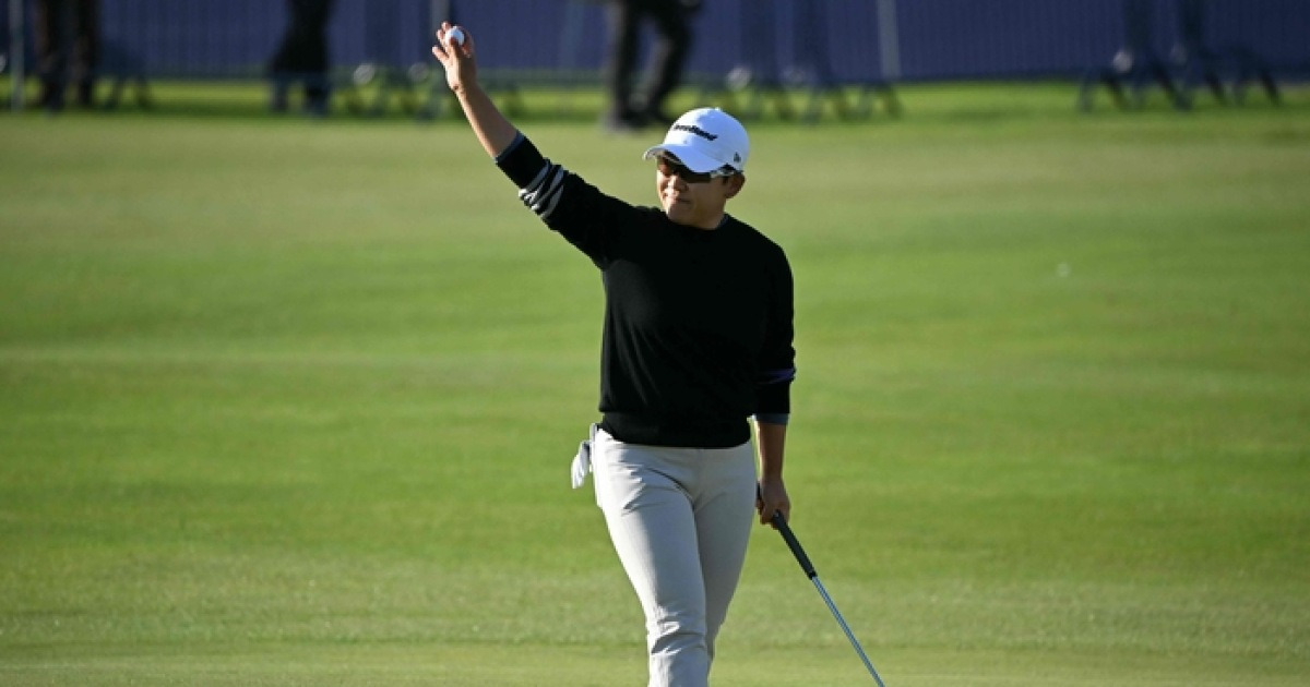 신지애 17번홀 세컨샷에 현지 중계진 “천재적인 플레이”… AIG여자오픈 3R 단독선두, 3번째 우승도전