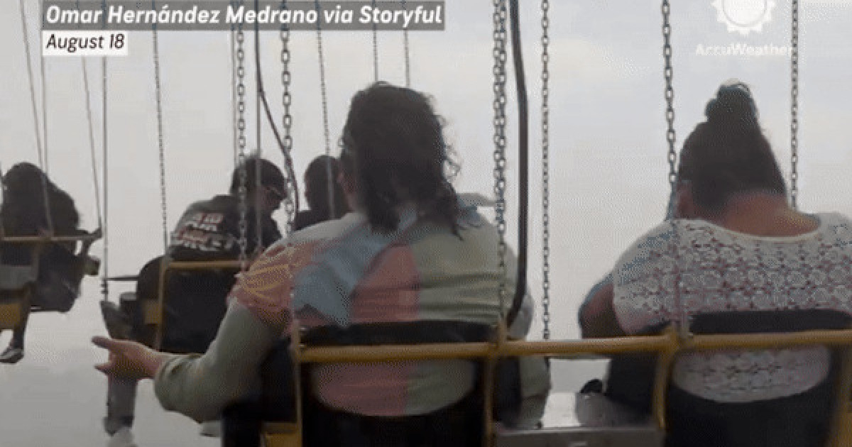 70m 상공서 멈춘 회전 놀이기구…"수동으로 하강"(영상)