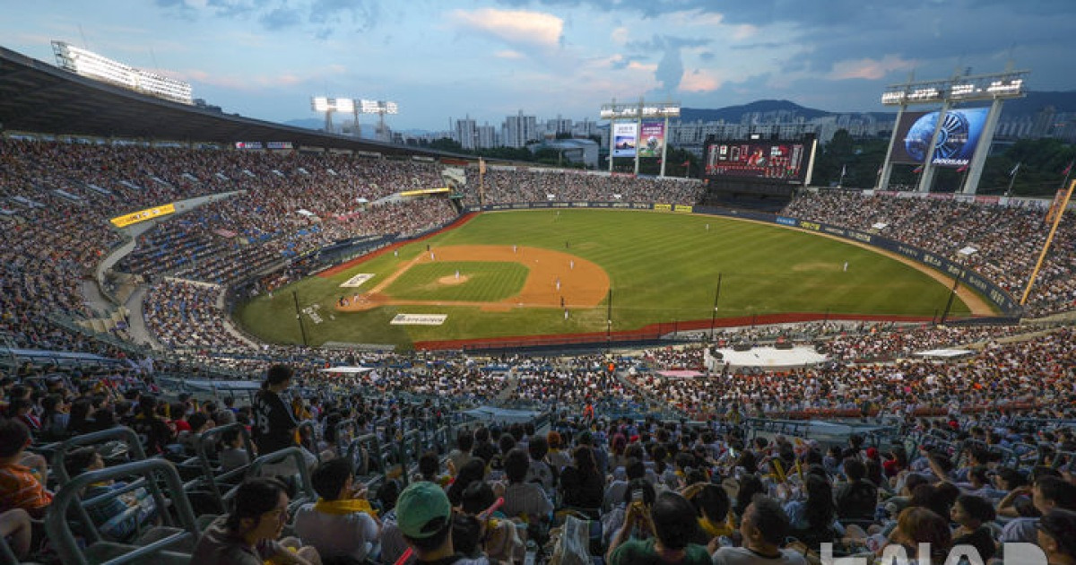 KBO리그 관중 신기록 행진…900만 넘고 1000만 간다