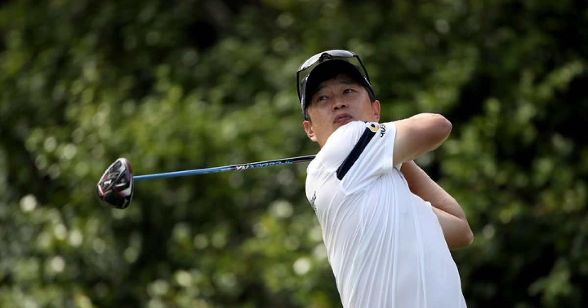 강윤석, KPGA 투어 렉서스 마스터즈 3라운드 선두로