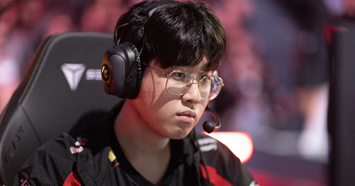 [LCK PO] 제우스 카밀 활약한 T1, 패자전 2세트 DK 잡고 동점 만들어