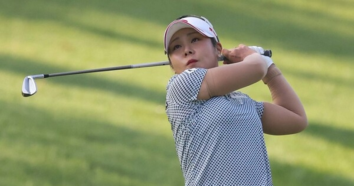 '짝수해 우승 진기록 이어지나' 이소영, KG레이디스 오픈 1타차 2위 [KLPGA]