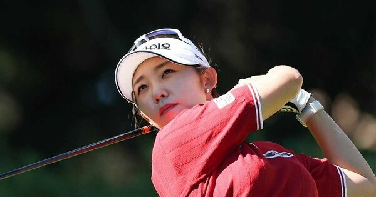 '행운의 이글 퍼트' 배소현, 시즌 3번째 우승 기회 [KLPGA KG레이디스 오픈]