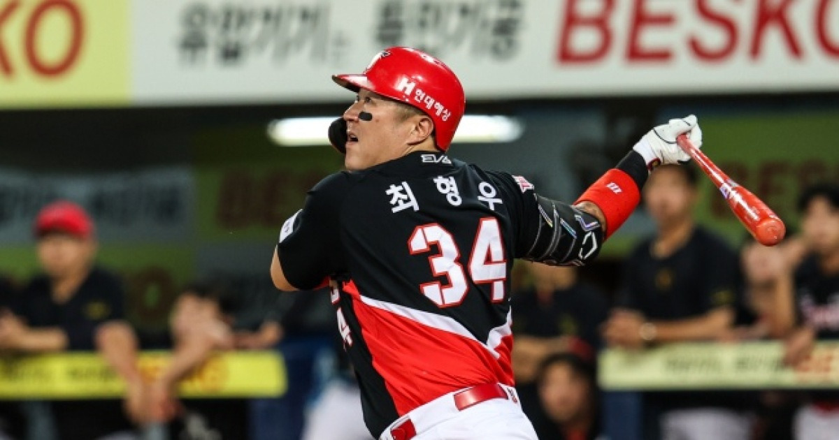 '와' 나이 잊은 KIA 해결사, 이대호 넘어섰다! 또 한 번 KBO '새 역사'... 7년 만의 KS가 기다려진다