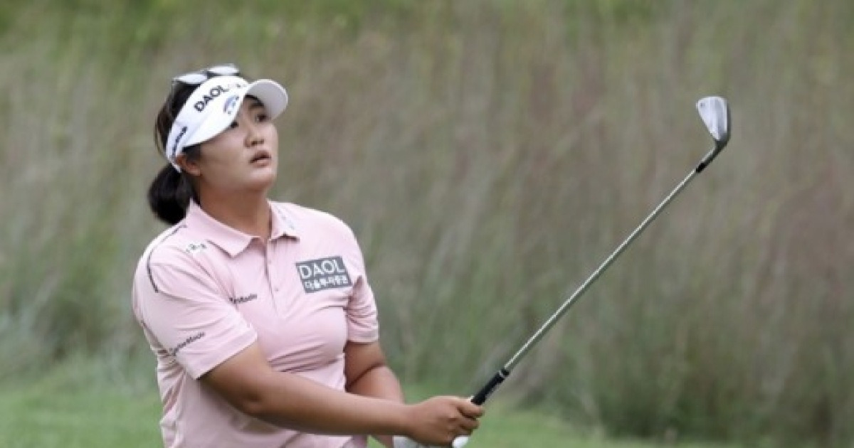 '초대 챔피언 등극' 유해란, 연장서 고진영 꺾고 FM 챔피언십 제패…LPGA 통산 2승