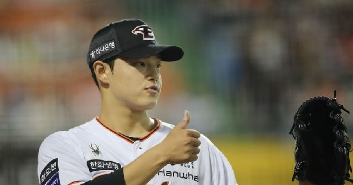 '160.1km 쾅' 두산 공포증 극복한 문동주 8K, 문현빈 역전 3점포…한화 5강 희망 살렸다 [대전 리뷰]